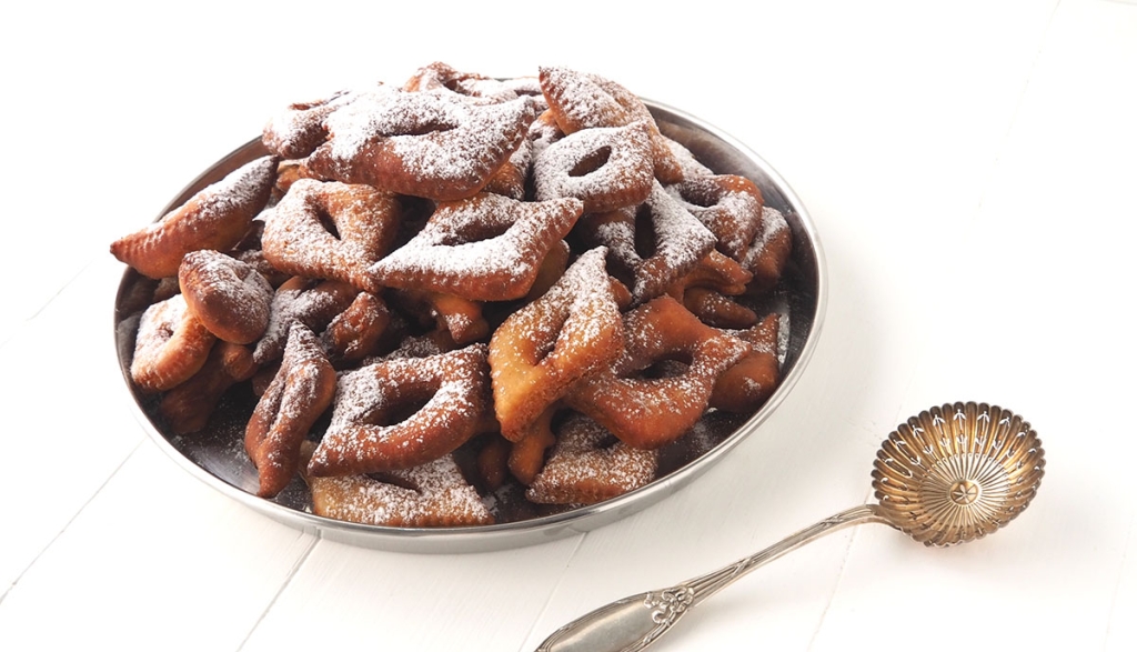 Bugnes de carnaval - les scharvas alsaciens. - Baumstal